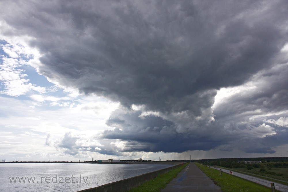 Lietus mākoņi - Mākoņi - redzet.eu
