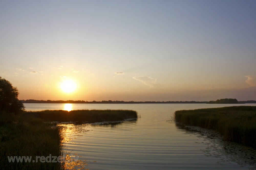 Saullēkts lielajā Ludzas ezerā - Ezers - redzet.eu