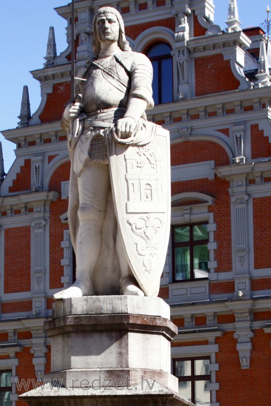 Bruņinieka Rolanda statuja Rīgas Rātslaukumā - Rolanda statuja - redzet.eu