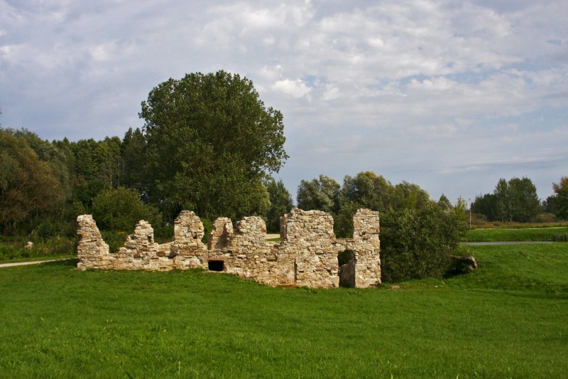 Castle, ruins, manor - gotobaltic.com