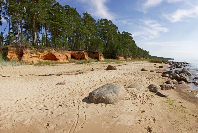 Outcrop, steep coast, cave - gotobaltic.com