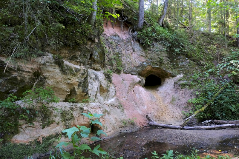Outcrop, steep coast, cave - gotobaltic.com