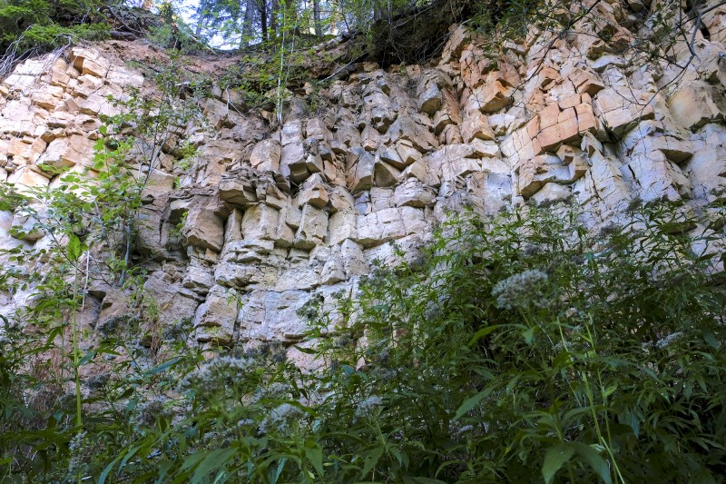 Outcrop, steep coast, cave - gotobaltic.com